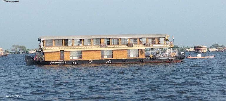 Solo Travel in Alleppey Houseboats | 2025 Kerala Guide
